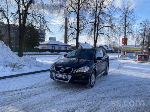 Black Volvo XC60 2008 in Jelgava, with an engine capacity of 2.40 L and mileage of 273 thousand km for 8600 €, photo 9 on AUTOMOTO.COM.LV
