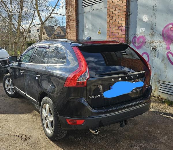 Black Volvo XC60 2008 in Jonava, with an engine capacity of 2.40 L and mileage of 303 thousand km for 6700 €, photo 4 on AUTOMOTO.COM.LV