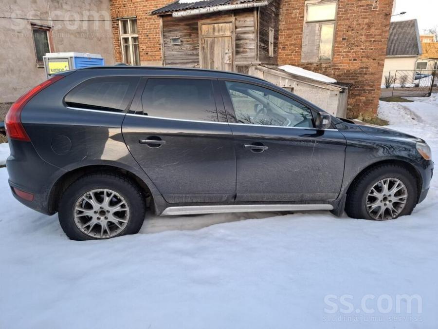 Melns Volvo XC60 2008 Rēzekne, ar dzinēja tilpumu 2.40 L un nobraukumu 268 tūkst. km par 6500 €, foto 1 vietnē AUTOMOTO.COM.LV