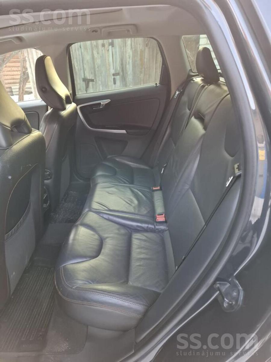 Melns Volvo XC60 2008 Rēzekne, ar dzinēja tilpumu 2.40 L un nobraukumu 268 tūkst. km par 6500 €, foto 6 vietnē AUTOMOTO.COM.LV