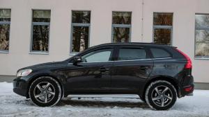 Black Volvo XC60 2008 in Jelgava, with an engine capacity of 2.40 L and mileage of 300 thousand km for 9700 €, photo 5 on AUTOMOTO.COM.LV