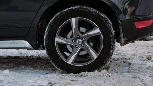 Black Volvo XC60 2008 in Jelgava, with an engine capacity of 2.40 L and mileage of 300 thousand km for 9700 €, photo 16 on AUTOMOTO.COM.LV