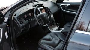Black Volvo XC60 2008 in Jelgava, with an engine capacity of 2.40 L and mileage of 300 thousand km for 9700 €, photo 18 on AUTOMOTO.COM.LV