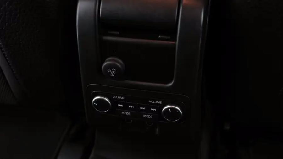 Black Volvo XC60 2008 in Jelgava, with an engine capacity of 2.40 L and mileage of 300 thousand km for 9700 €, photo 36 on AUTOMOTO.COM.LV