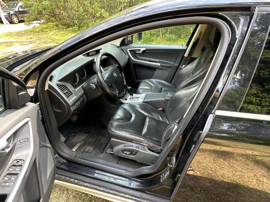 Melns Volvo XC60 2008 Kazlų Rūda, ar dzinēja tilpumu 2.40 L un nobraukumu 400 tūkst. km par 5900 €, foto 16 vietnē AUTOMOTO.COM.LV