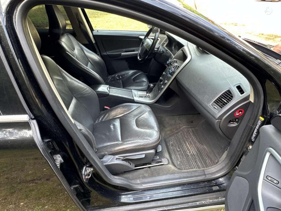 Melns Volvo XC60 2008 Kazlų Rūda, ar dzinēja tilpumu 2.40 L un nobraukumu 400 tūkst. km par 5900 €, foto 19 vietnē AUTOMOTO.COM.LV