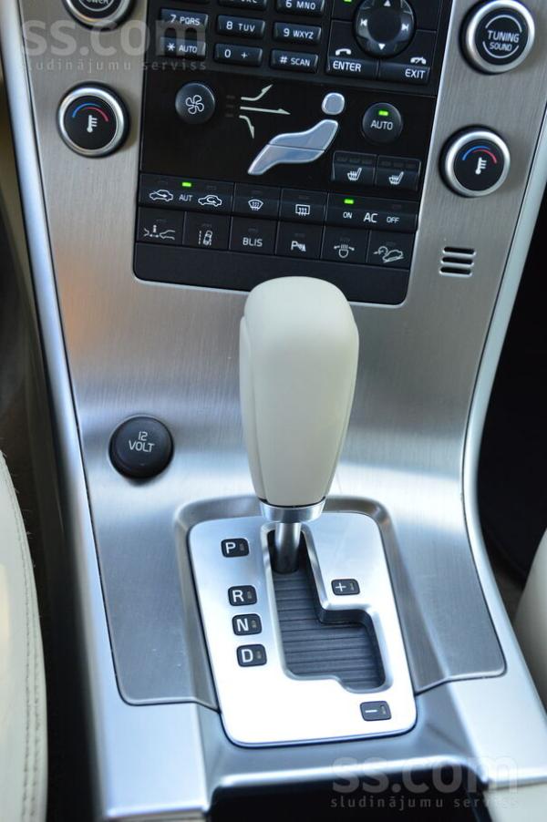 Melns Volvo XC60 2008 Valka, ar dzinēja tilpumu 2.40 L un nobraukumu 349 tūkst. km par 7700 €, foto 7 vietnē AUTOMOTO.COM.LV