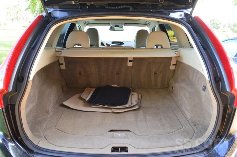 Melns Volvo XC60 2008 Valka, ar dzinēja tilpumu 2.40 L un nobraukumu 349 tūkst. km par 7700 €, foto 16 vietnē AUTOMOTO.COM.LV