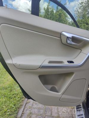 Melns Volvo XC60 2008 Valka, ar dzinēja tilpumu 2.40 L un nobraukumu 349 tūkst. km par 7700 €, foto 20 vietnē AUTOMOTO.COM.LV