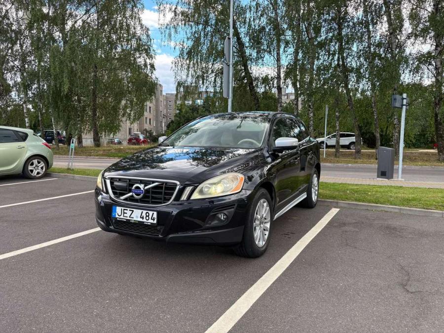 Melns Volvo XC60 2008 Viļņa, ar dzinēja tilpumu 2.40 L un nobraukumu 211 tūkst. km par 9000 €, foto 1 vietnē AUTOMOTO.COM.LV