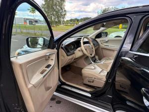 Melns Volvo XC60 2008 Viļņa, ar dzinēja tilpumu 2.40 L un nobraukumu 211 tūkst. km par 9000 €, foto 8 vietnē AUTOMOTO.COM.LV