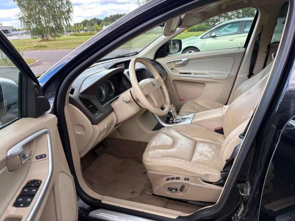 Вольво ХС60 2008 в Вильнюс на AUTOMOTO.COM.LV Черный Вольво ХС60 2008 в Вильнюс, объемом двигателя 2.40 л и пробегом 211 тыс. км за 9000 €, фото 9 на AUTOMOTO.COM.LV