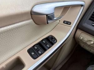 Melns Volvo XC60 2008 Viļņa, ar dzinēja tilpumu 2.40 L un nobraukumu 211 tūkst. km par 9000 €, foto 14 vietnē AUTOMOTO.COM.LV
