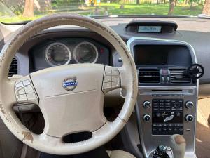 Melns Volvo XC60 2008 Viļņa, ar dzinēja tilpumu 2.40 L un nobraukumu 211 tūkst. km par 9000 €, foto 15 vietnē AUTOMOTO.COM.LV