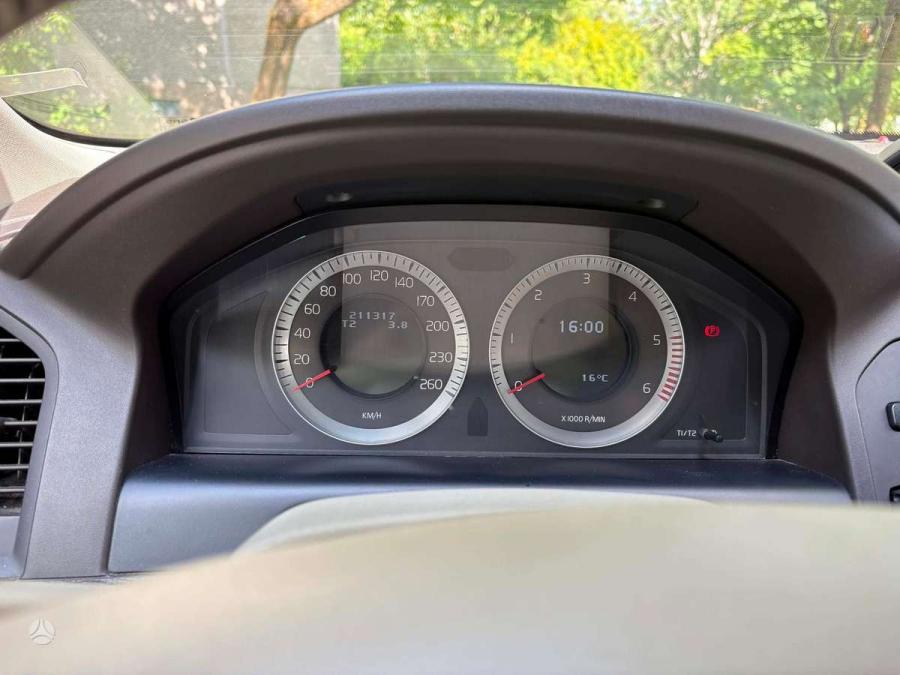 Melns Volvo XC60 2008 Viļņa, ar dzinēja tilpumu 2.40 L un nobraukumu 211 tūkst. km par 9000 €, foto 17 vietnē AUTOMOTO.COM.LV