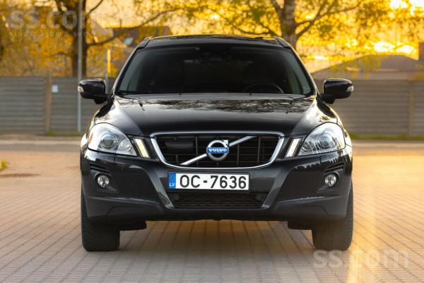Black Volvo XC60 2009 in Jelgava, with an engine capacity of 2.40 L and mileage of 255 thousand km for 8800 €, photo 2 on AUTOMOTO.COM.LV