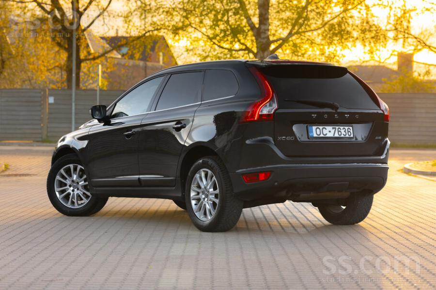 Melns Volvo XC60 2009 Jelgava, ar dzinēja tilpumu 2.40 L un nobraukumu 255 tūkst. km par 8800 €, foto 5 vietnē AUTOMOTO.COM.LV