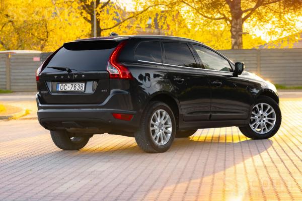 Black Volvo XC60 2009 in Jelgava, with an engine capacity of 2.40 L and mileage of 255 thousand km for 8800 €, photo 6 on AUTOMOTO.COM.LV