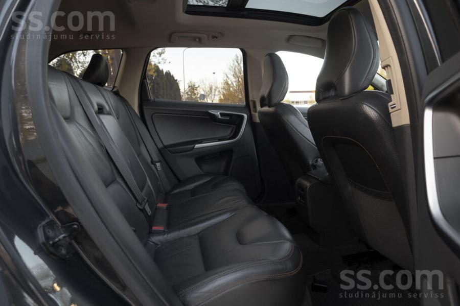 Melns Volvo XC60 2009 Jelgava, ar dzinēja tilpumu 2.40 L un nobraukumu 255 tūkst. km par 8800 €, foto 10 vietnē AUTOMOTO.COM.LV