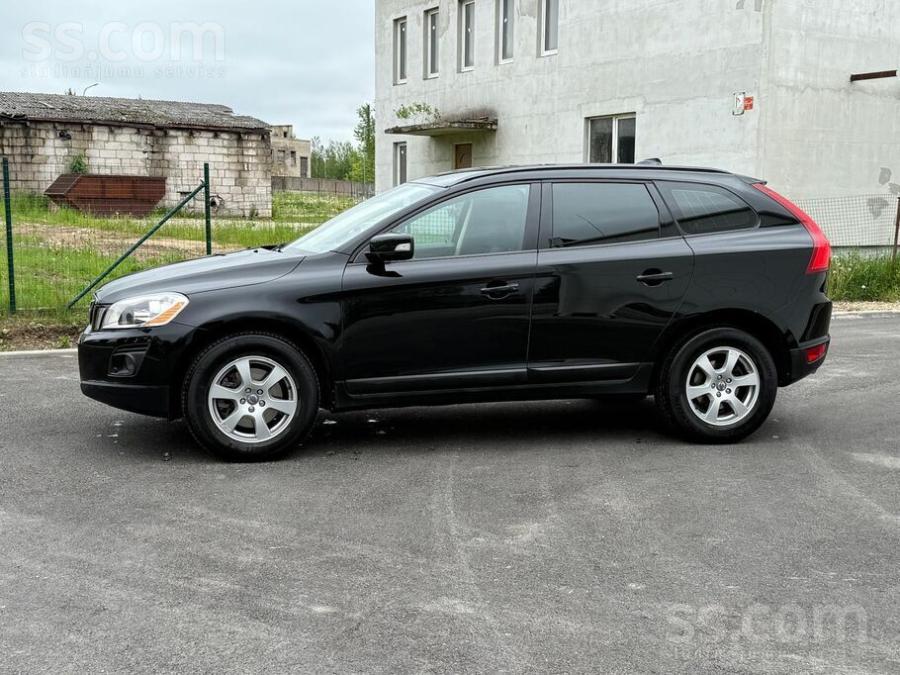 Black Volvo XC60 2009 in Ludza, with an engine capacity of 2.40 L and mileage of 321 thousand km for 8580 €, photo 4 on AUTOMOTO.COM.LV
