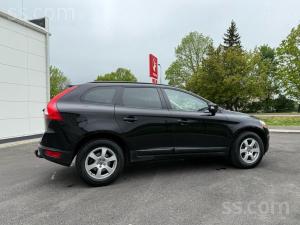 Black Volvo XC60 2009 in Ludza, with an engine capacity of 2.40 L and mileage of 321 thousand km for 8580 €, photo 5 on AUTOMOTO.COM.LV