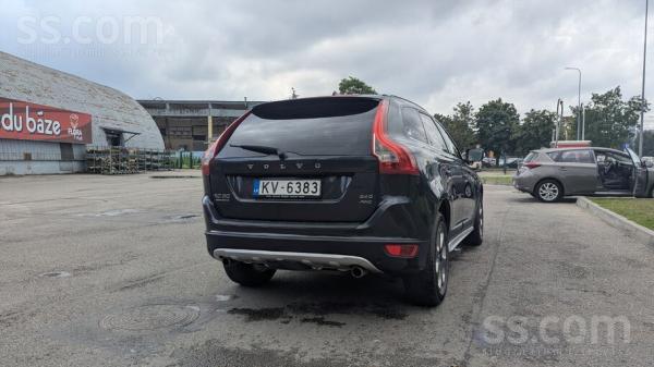 Black Volvo XC60 2009 in Riga, with an engine capacity of 2.40 L and mileage of 360 thousand km for 5600 €, photo 3 on AUTOMOTO.COM.LV
