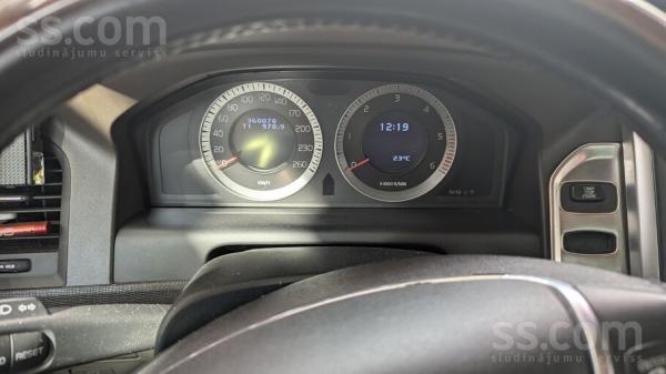 Black Volvo XC60 2009 in Riga, with an engine capacity of 2.40 L and mileage of 360 thousand km for 5600 €, photo 6 on AUTOMOTO.COM.LV