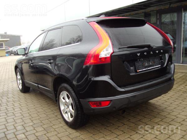 Black Volvo XC60 2009 in Riga, with an engine capacity of 2.40 L and mileage of 261 thousand km for 9500 €, photo 4 on AUTOMOTO.COM.LV