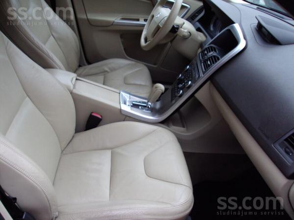 Black Volvo XC60 2009 in Riga, with an engine capacity of 2.40 L and mileage of 261 thousand km for 9500 €, photo 7 on AUTOMOTO.COM.LV
