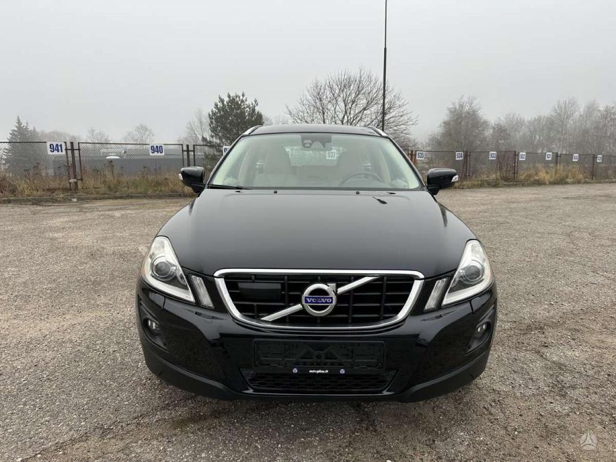 Melns Volvo XC60 2009 Alīta, ar dzinēja tilpumu 2.40 L un nobraukumu 284 tūkst. km par 7950 €, foto 2 vietnē AUTOMOTO.COM.LV