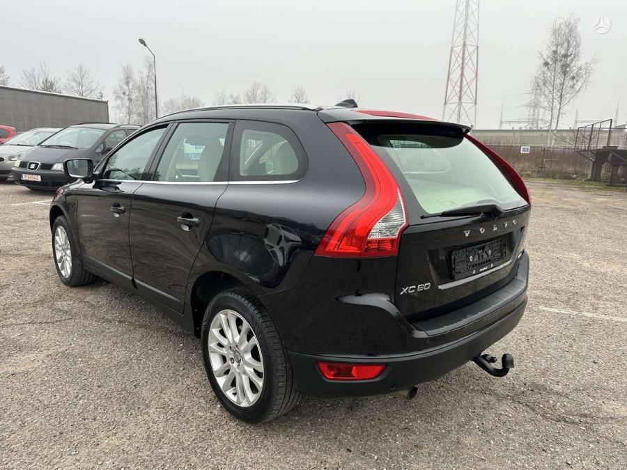 Melns Volvo XC60 2009 Alīta, ar dzinēja tilpumu 2.40 L un nobraukumu 284 tūkst. km par 7950 €, foto 7 vietnē AUTOMOTO.COM.LV