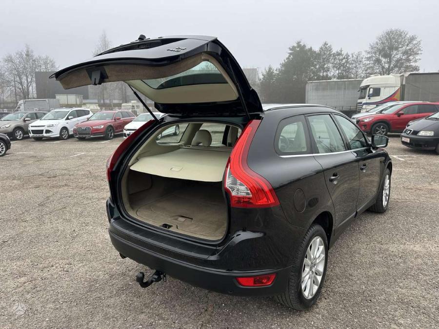 Melns Volvo XC60 2009 Alīta, ar dzinēja tilpumu 2.40 L un nobraukumu 284 tūkst. km par 7950 €, foto 24 vietnē AUTOMOTO.COM.LV