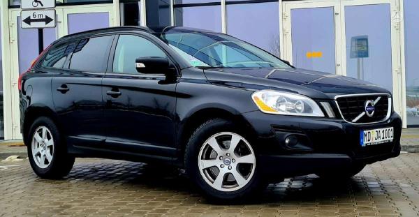 Black Volvo XC60 2009 in Vilnius, with an engine capacity of 2.40 L and mileage of 298 thousand km for 7699 €, photo 3 on AUTOMOTO.COM.LV