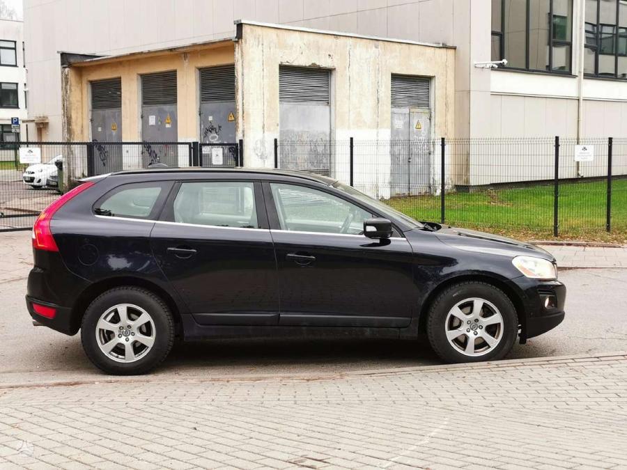 Melns Volvo XC60 2009 Viļņa, ar dzinēja tilpumu 2.40 L un nobraukumu 376 tūkst. km par 3650 €, foto 12 vietnē AUTOMOTO.COM.LV