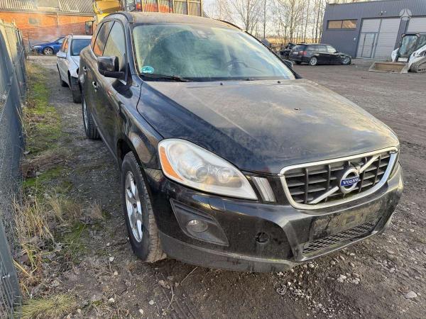 Black Volvo XC60 2009 in Marijampole, with an engine capacity of 2.40 L and mileage of 275 thousand km for 3750 €, photo 3 on AUTOMOTO.COM.LV