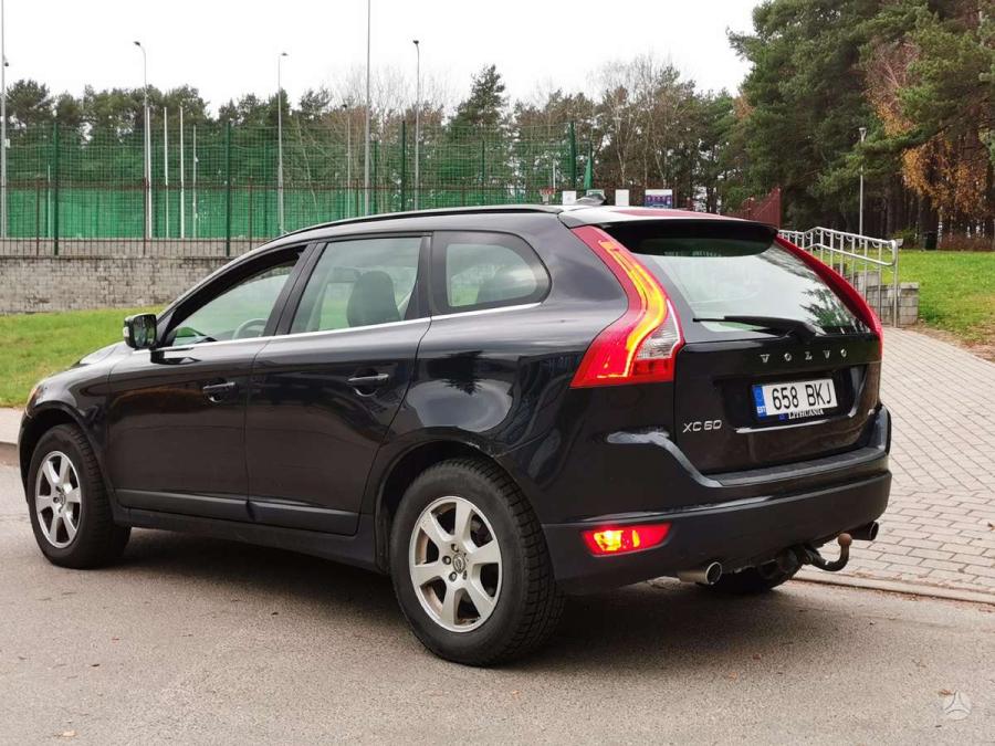 Black Volvo XC60 2009 in Vilnius, with an engine capacity of 2.40 L and mileage of 376 thousand km for 3650 €, photo 1 on AUTOMOTO.COM.LV