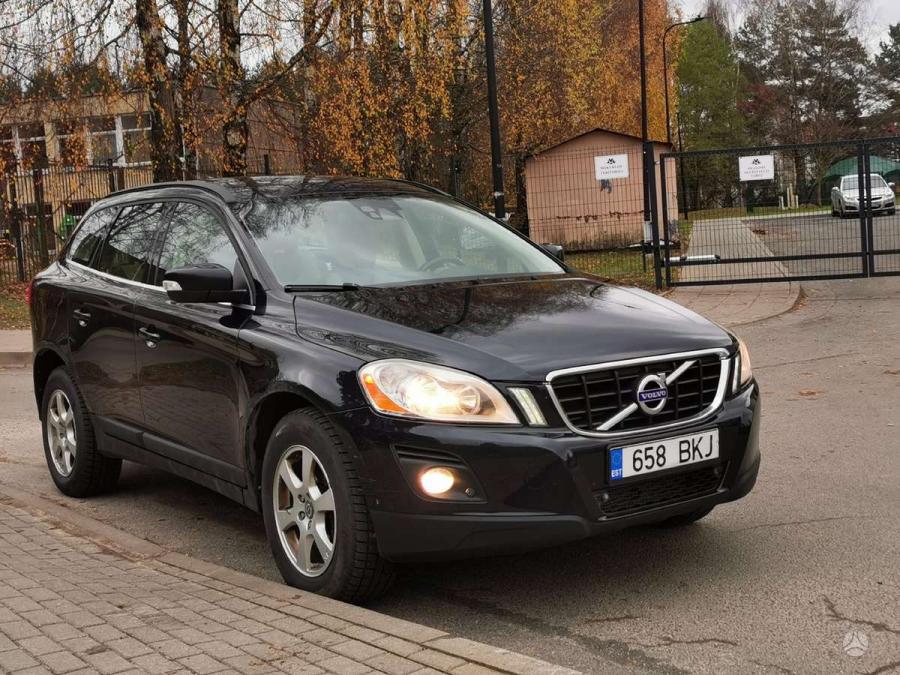 Black Volvo XC60 2009 in Vilnius, with an engine capacity of 2.40 L and mileage of 376 thousand km for 3650 €, photo 3 on AUTOMOTO.COM.LV