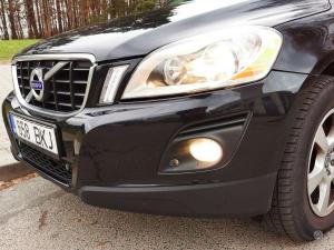 Black Volvo XC60 2009 in Vilnius, with an engine capacity of 2.40 L and mileage of 376 thousand km for 3650 €, photo 5 on AUTOMOTO.COM.LV