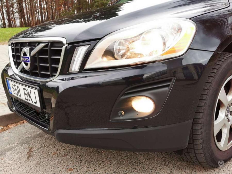 Black Volvo XC60 2009 in Vilnius, with an engine capacity of 2.40 L and mileage of 376 thousand km for 3650 €, photo 5 on AUTOMOTO.COM.LV