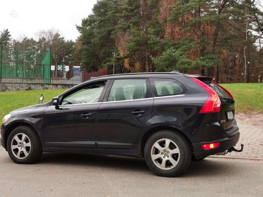 Black Volvo XC60 2009 in Vilnius, with an engine capacity of 2.40 L and mileage of 376 thousand km for 3650 €, photo 32 on AUTOMOTO.COM.LV