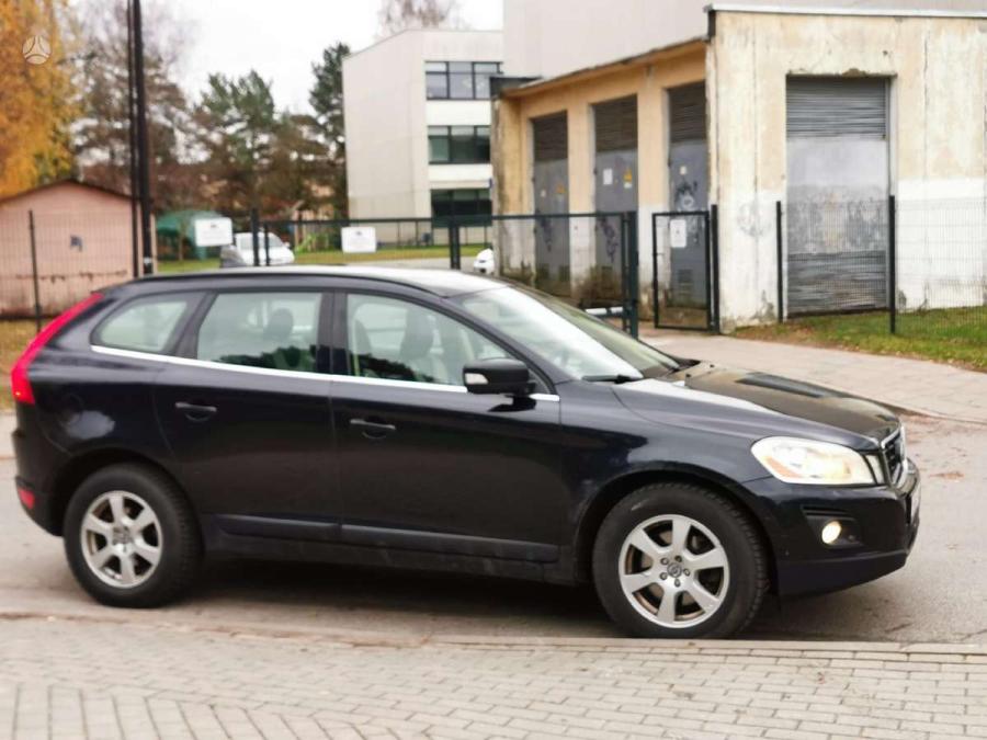 Black Volvo XC60 2009 in Vilnius, with an engine capacity of 2.40 L and mileage of 376 thousand km for 3650 €, photo 36 on AUTOMOTO.COM.LV