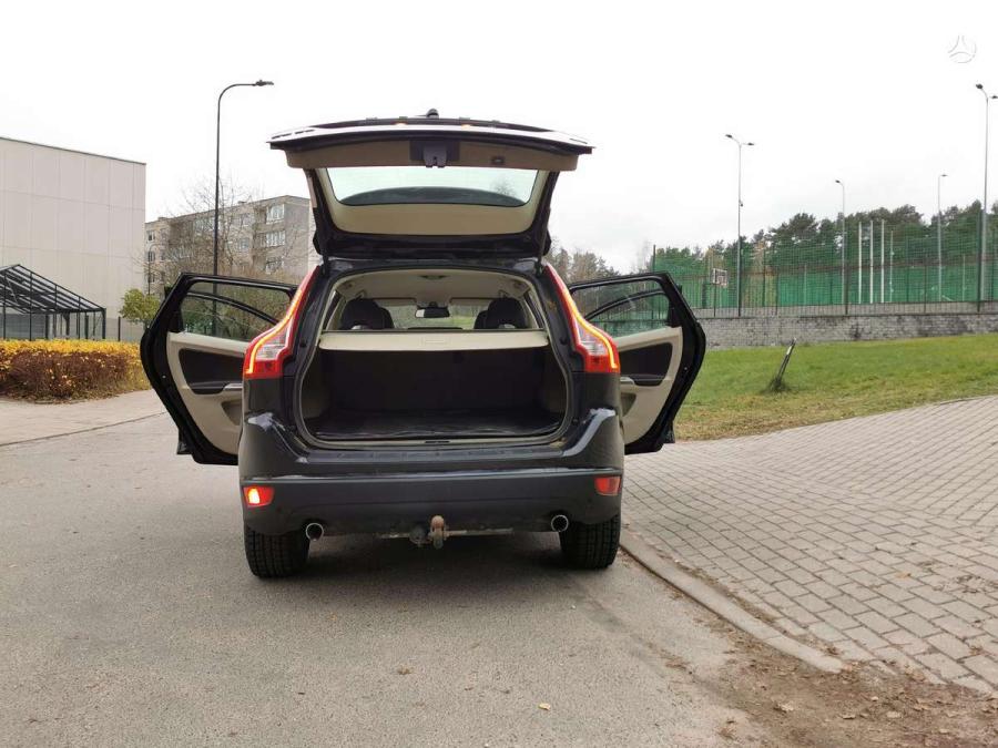 Black Volvo XC60 2009 in Vilnius, with an engine capacity of 2.40 L and mileage of 376 thousand km for 3650 €, photo 40 on AUTOMOTO.COM.LV
