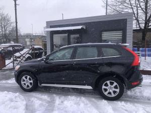 Black Volvo XC60 2009 in Klaipeda, with an engine capacity of 2.40 L and mileage of 266 thousand km for 9600 €, photo 4 on AUTOMOTO.COM.LV