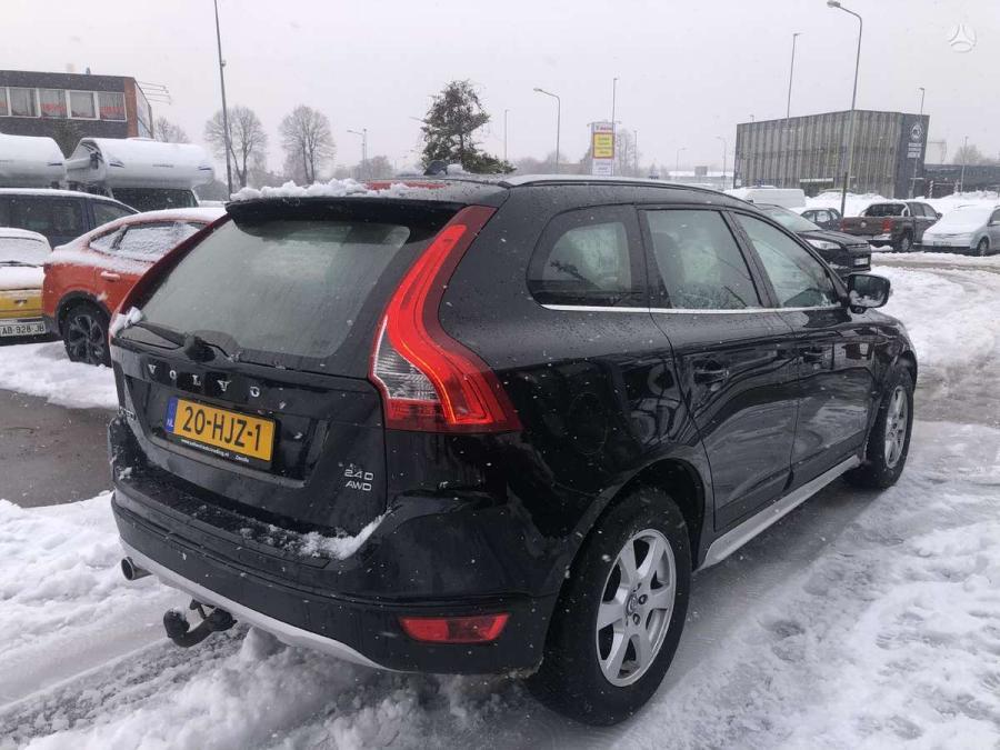 Black Volvo XC60 2009 in Klaipeda, with an engine capacity of 2.40 L and mileage of 266 thousand km for 9600 €, photo 5 on AUTOMOTO.COM.LV