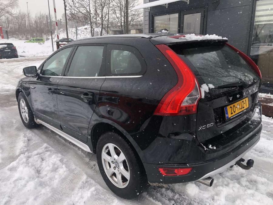 Black Volvo XC60 2009 in Klaipeda, with an engine capacity of 2.40 L and mileage of 266 thousand km for 9600 €, photo 6 on AUTOMOTO.COM.LV