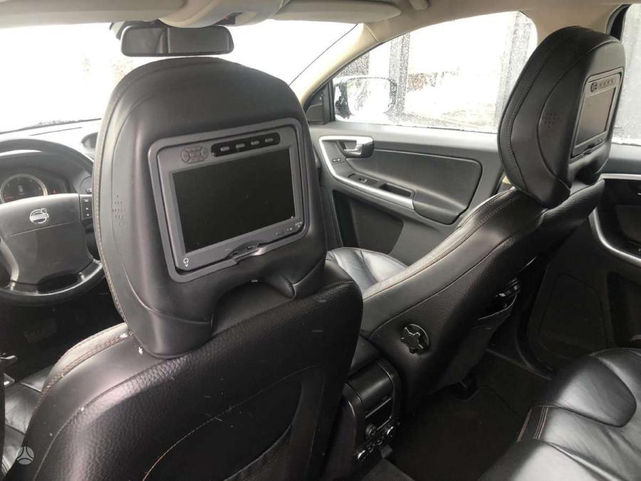 Black Volvo XC60 2009 in Klaipeda, with an engine capacity of 2.40 L and mileage of 266 thousand km for 9600 €, photo 12 on AUTOMOTO.COM.LV