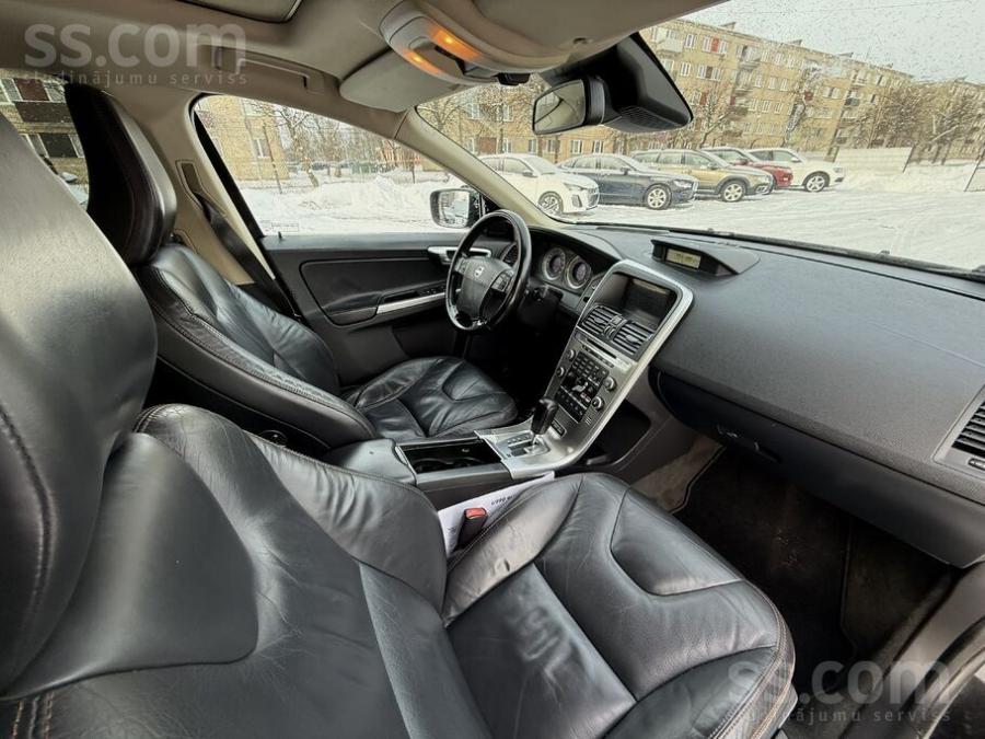 Melns Volvo XC60 2009 Rēzekne, ar dzinēja tilpumu 2.40 L un nobraukumu 318 tūkst. km par 6590 €, foto 8 vietnē AUTOMOTO.COM.LV