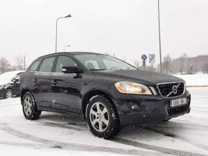 Melns Volvo XC60 2009 Viļņa, ar dzinēja tilpumu 2.40 L un nobraukumu 300 tūkst. km par 3999 €, foto  vietnē AUTOMOTO.COM.LV
