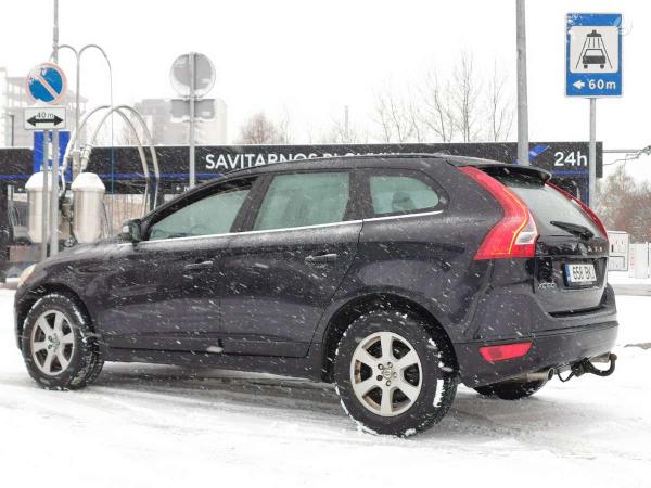 Melns Volvo XC60 2009 Viļņa, ar dzinēja tilpumu 2.40 L un nobraukumu 300 tūkst. km par 3999 €, foto 2 vietnē AUTOMOTO.COM.LV