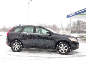 Black Volvo XC60 2009 in Vilnius, with an engine capacity of 2.40 L and mileage of 300 thousand km for 3999 €, photo 3 on AUTOMOTO.COM.LV